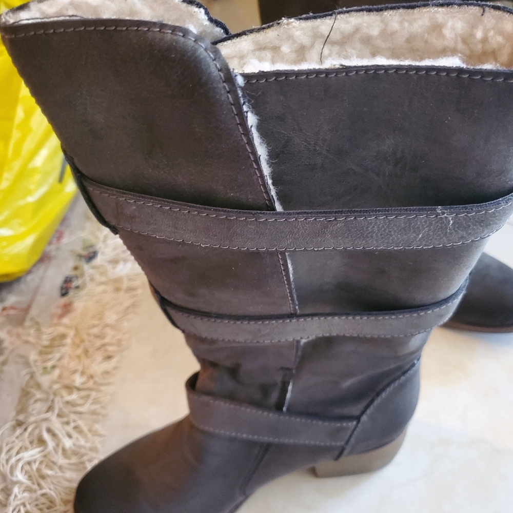 Brown Boots With Fuzzy Inside - Gem